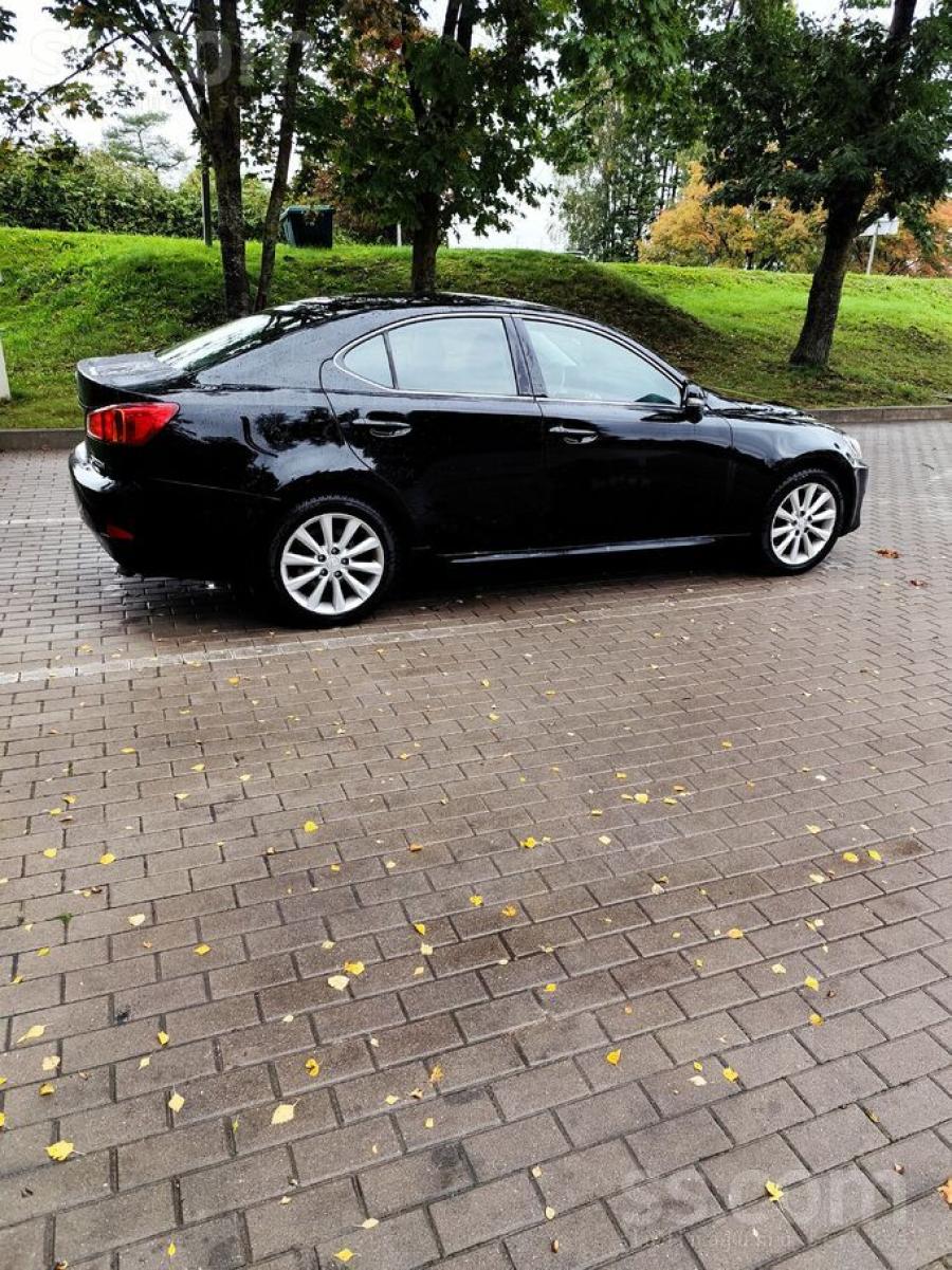 Black Lexus IS 2009 in Jelgava, with an engine capacity of 2.20 L and mileage of 221 thousand km for 3500 €, photo 6 on AUTOMOTO.COM.LV