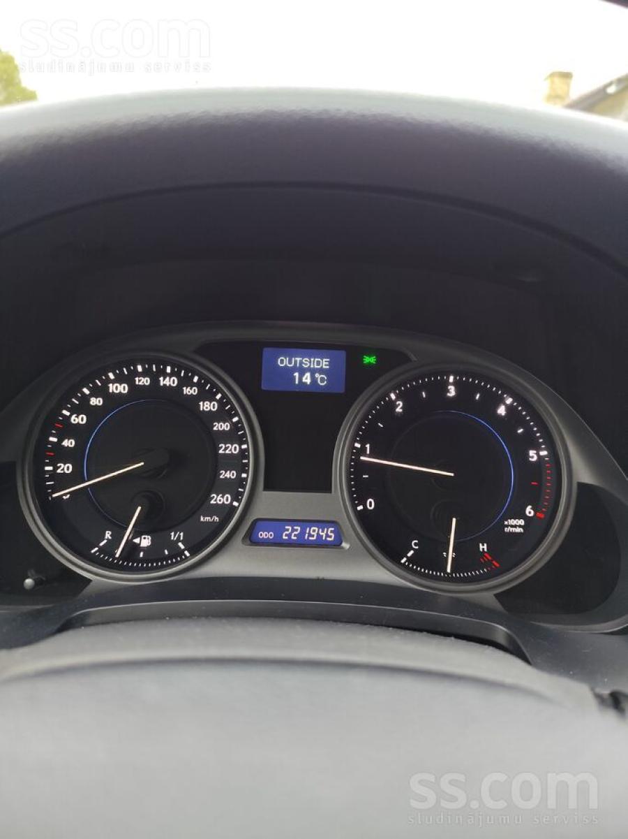 Black Lexus IS 2009 in Jelgava, with an engine capacity of 2.20 L and mileage of 221 thousand km for 3500 €, photo 8 on AUTOMOTO.COM.LV