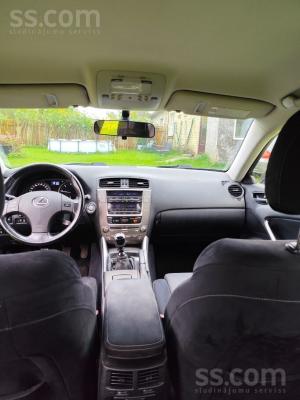 Black Lexus IS 2009 in Jelgava, with an engine capacity of 2.20 L and mileage of 221 thousand km for 3500 €, photo 9 on AUTOMOTO.COM.LV