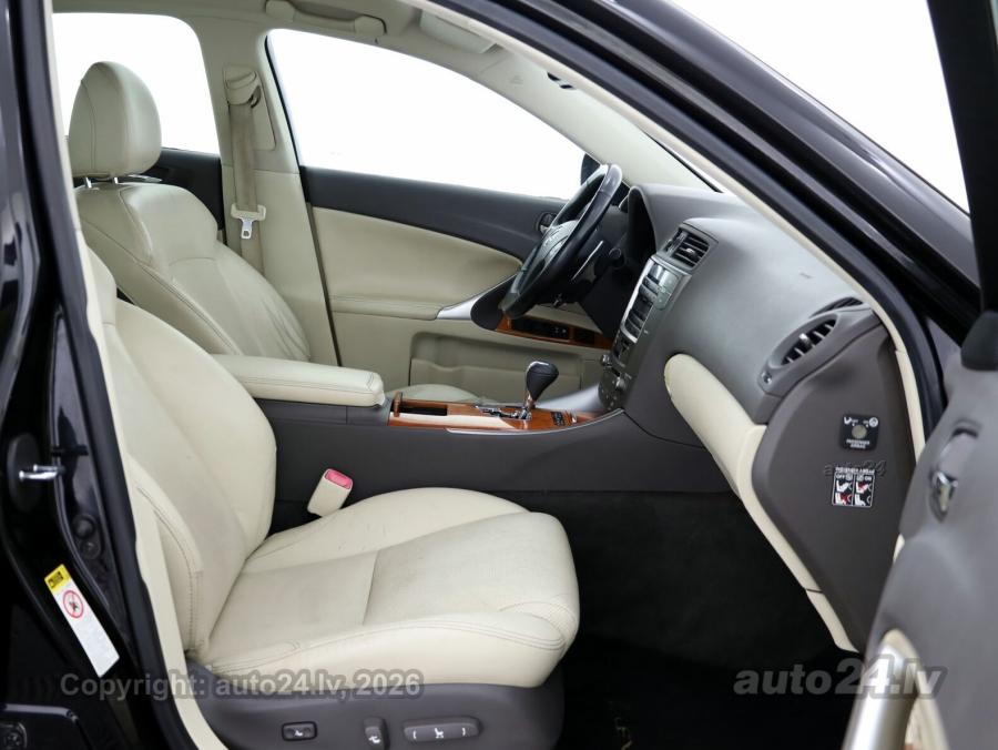 Black Lexus IS 2010 in Tallinn, with an engine capacity of 2.50 L and mileage of 132 thousand km for 4199 €, photo 7 on AUTOMOTO.COM.LV