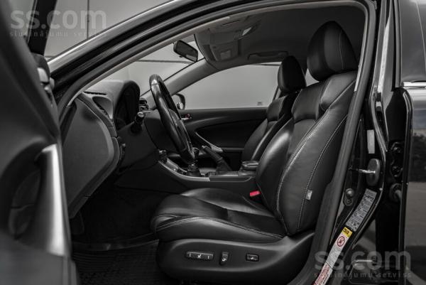 Black Lexus IS 2010 in Riga, with an engine capacity of 2.20 L and mileage of 237 thousand km for 4990 €, photo 10 on AUTOMOTO.COM.LV