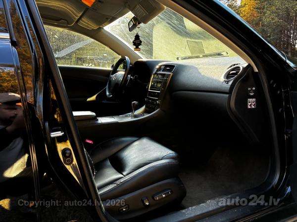 Black Lexus IS 2011 in Tallinn, with an engine capacity of 2.50 L and mileage of 133 thousand km for 7299 €, photo 9 on AUTOMOTO.COM.LV