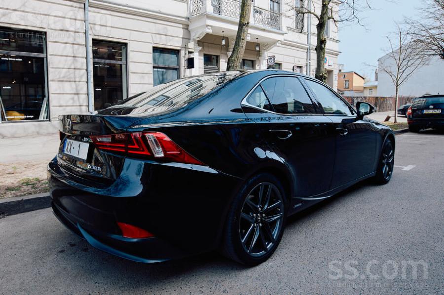 Black Lexus IS 2013 in Riga, with an engine capacity of 2.50 L and mileage of 171 thousand km for 14000 €, photo 9 on AUTOMOTO.COM.LV