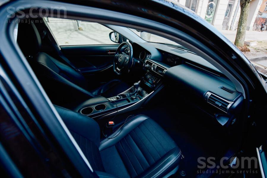 Black Lexus IS 2013 in Riga, with an engine capacity of 2.50 L and mileage of 171 thousand km for 14000 €, photo 12 on AUTOMOTO.COM.LV