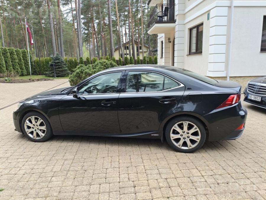 Black Lexus IS 2013 in Riga, with an engine capacity of 2.50 L and mileage of 191 thousand km for 13000 €, photo 1 on AUTOMOTO.COM.LV