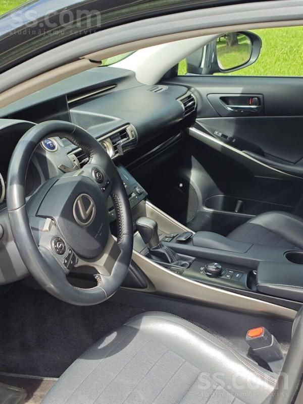 Black Lexus IS 2013 in Riga, with an engine capacity of 2.50 L and mileage of 191 thousand km for 13000 €, photo 5 on AUTOMOTO.COM.LV