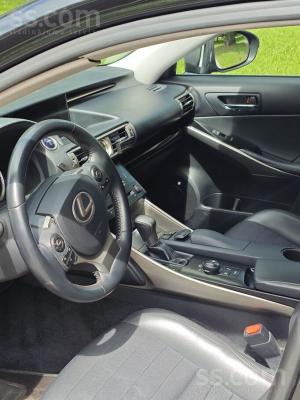 Black Lexus IS 2013 in Riga, with an engine capacity of 2.50 L and mileage of 191 thousand km for 13000 €, photo 6 on AUTOMOTO.COM.LV