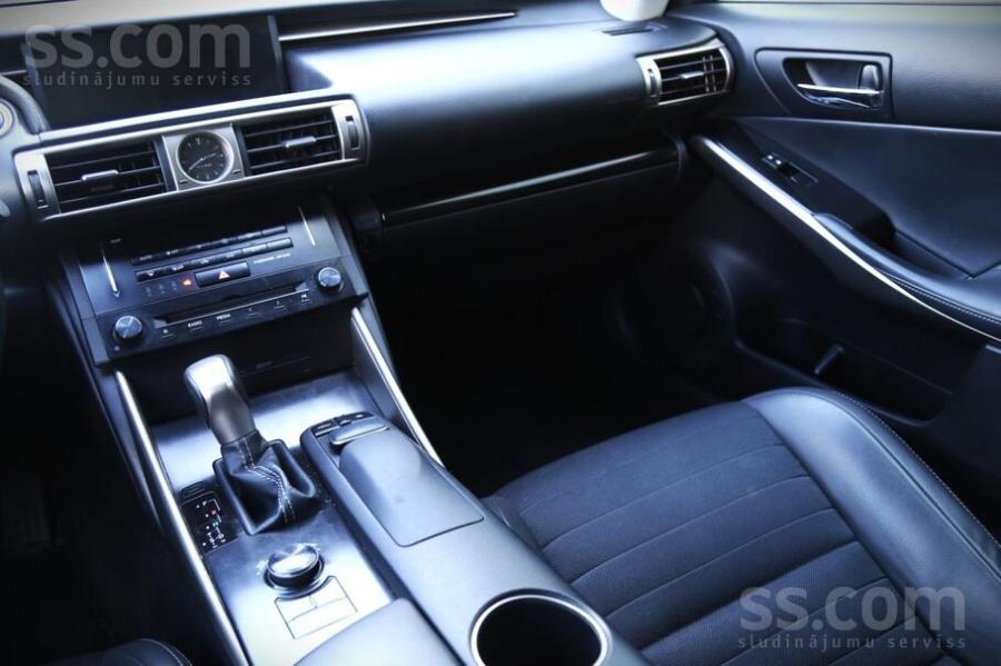 Black Lexus IS 2014 in Riga, with an engine capacity of 2.50 L and mileage of 267 thousand km for 12495 €, photo 10 on AUTOMOTO.COM.LV