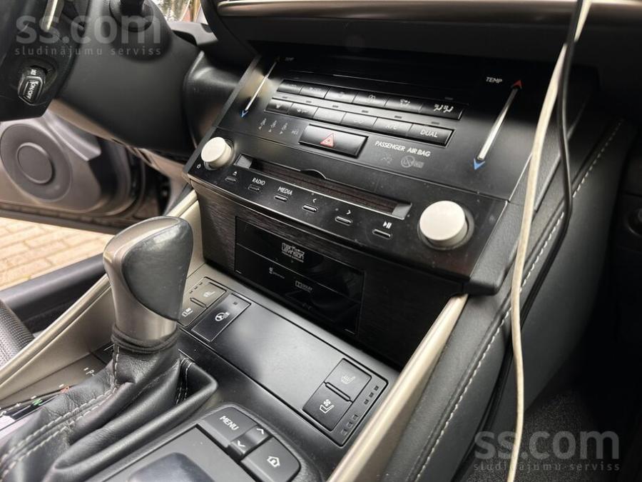 Black Lexus IS 2014 in Riga, with an engine capacity of 2.50 L and mileage of 231 thousand km for 12000 €, photo 12 on AUTOMOTO.COM.LV