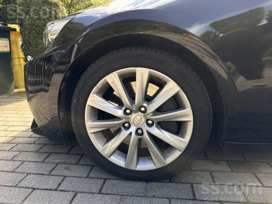 Black Lexus IS 2014 in Riga, with an engine capacity of 2.50 L and mileage of 231 thousand km for 12000 €, photo 15 on AUTOMOTO.COM.LV