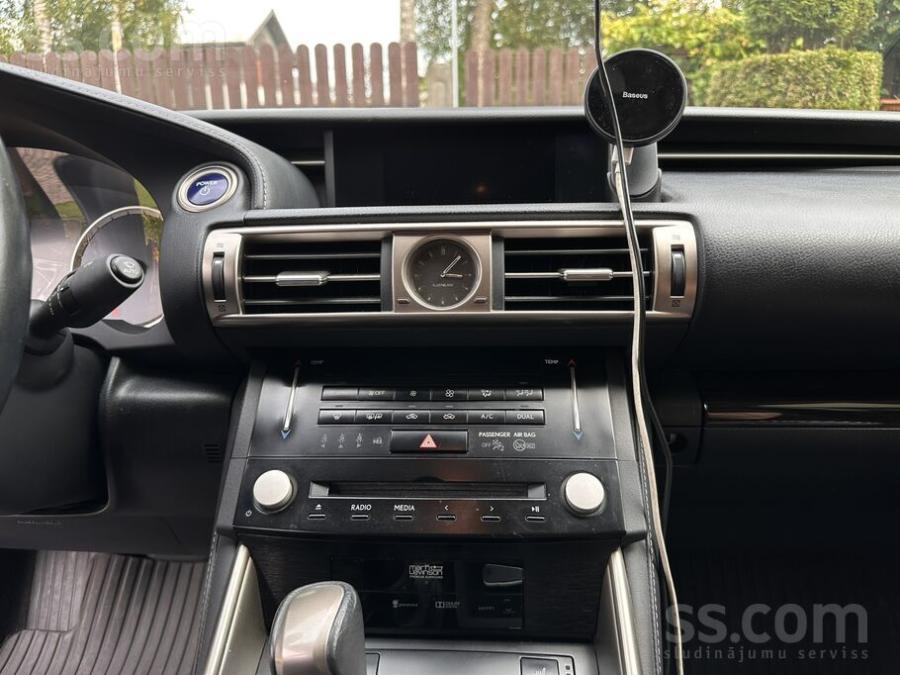 Black Lexus IS 2014 in Riga, with an engine capacity of 2.50 L and mileage of 231 thousand km for 12000 €, photo 16 on AUTOMOTO.COM.LV