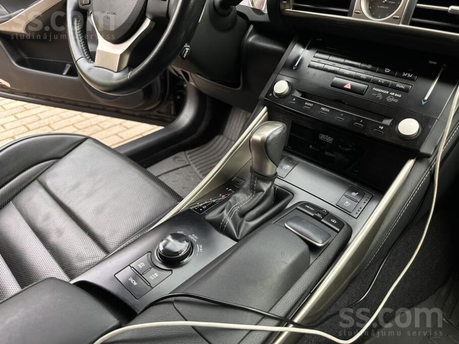 Black Lexus IS 2014 in Riga, with an engine capacity of 2.50 L and mileage of 231 thousand km for 12000 €, photo 19 on AUTOMOTO.COM.LV