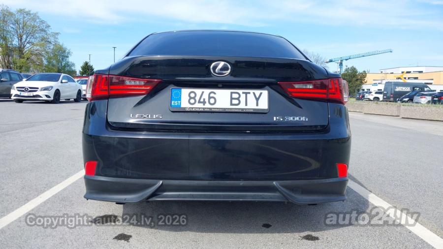 Black Lexus IS 2015 in Tallinn, with an engine capacity of 2.50 L and mileage of 152 thousand km for 16499 €, photo 7 on AUTOMOTO.COM.LV