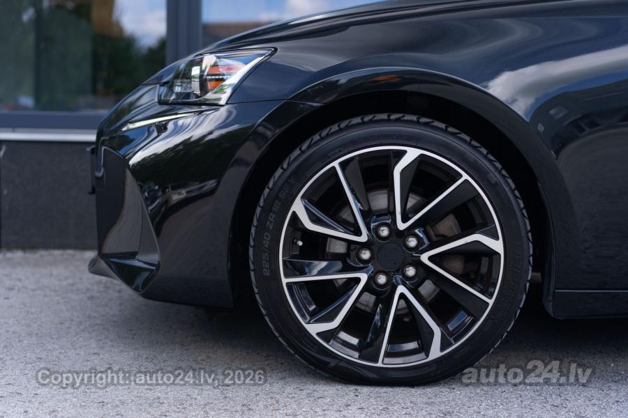 Black Lexus IS 2017 in Tallinn, with an engine capacity of 2.50 L and mileage of 174 thousand km for 17900 €, photo 6 on AUTOMOTO.COM.LV