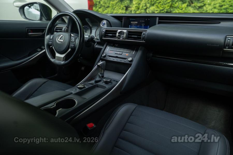 Black Lexus IS 2017 in Tallinn, with an engine capacity of 2.50 L and mileage of 174 thousand km for 17900 €, photo 10 on AUTOMOTO.COM.LV