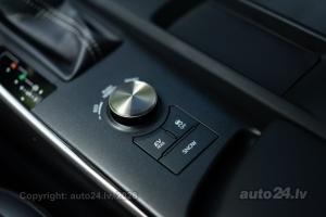 Black Lexus IS 2017 in Tallinn, with an engine capacity of 2.50 L and mileage of 174 thousand km for 17900 €, photo 13 on AUTOMOTO.COM.LV
