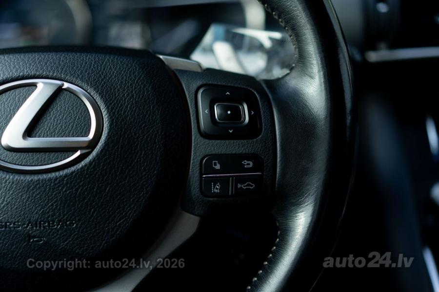 Black Lexus IS 2017 in Tallinn, with an engine capacity of 2.50 L and mileage of 174 thousand km for 17900 €, photo 14 on AUTOMOTO.COM.LV