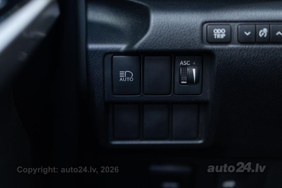 Black Lexus IS 2017 in Tallinn, with an engine capacity of 2.50 L and mileage of 174 thousand km for 17900 €, photo 16 on AUTOMOTO.COM.LV
