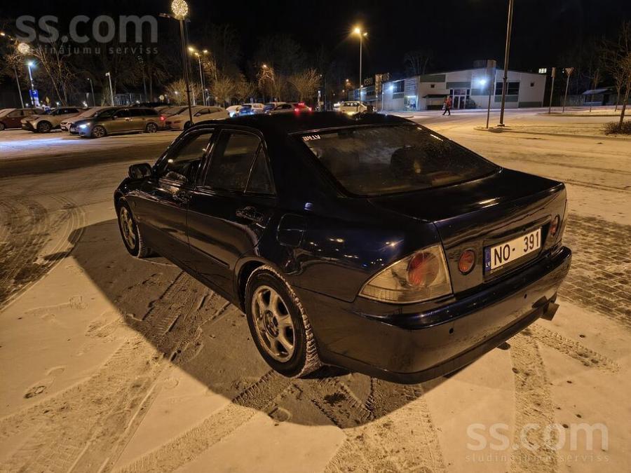 Zils Lexus IS 1999 Cēsis, ar dzinēja tilpumu 2.00 L un nobraukumu 299 tūkst. km par 2000 €, foto 1 vietnē AUTOMOTO.COM.LV