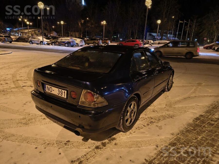 Zils Lexus IS 1999 Cēsis, ar dzinēja tilpumu 2.00 L un nobraukumu 299 tūkst. km par 2000 €, foto 2 vietnē AUTOMOTO.COM.LV
