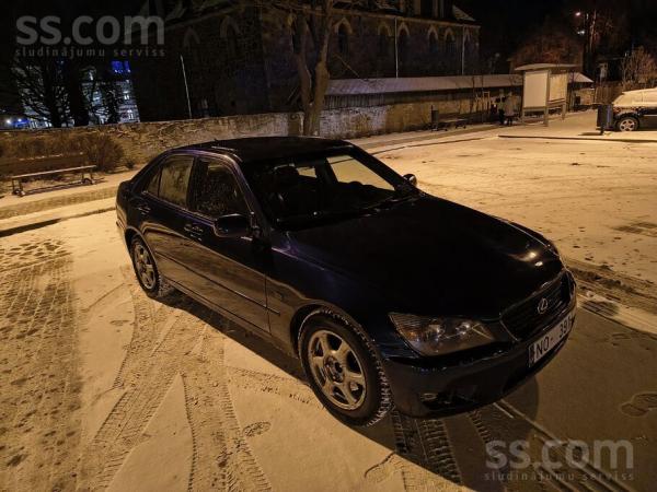 Zils Lexus IS 1999 Cēsis, ar dzinēja tilpumu 2.00 L un nobraukumu 299 tūkst. km par 2000 €, foto 3 vietnē AUTOMOTO.COM.LV