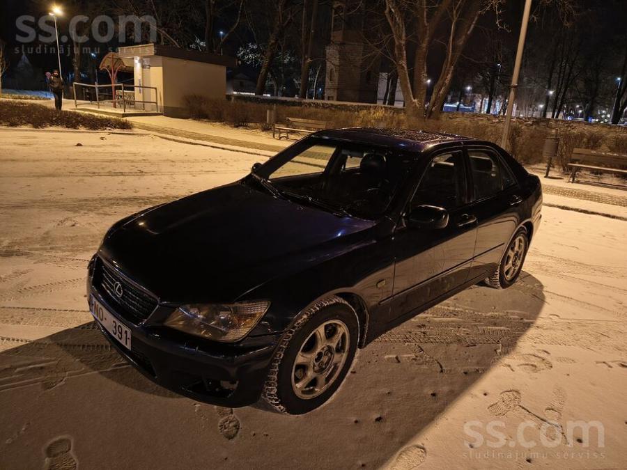 Zils Lexus IS 1999 Cēsis, ar dzinēja tilpumu 2.00 L un nobraukumu 299 tūkst. km par 2000 €, foto 4 vietnē AUTOMOTO.COM.LV