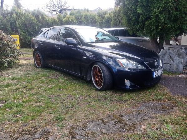 Blue Lexus IS 2006 in Jurmala, with an engine capacity of 2.20 L and mileage of 245 thousand km for 3600 €, photo 7 on AUTOMOTO.COM.LV