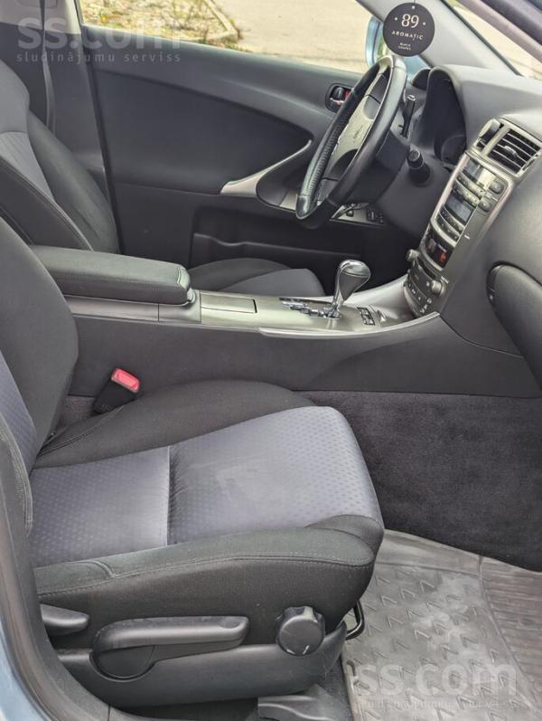 Blue Lexus IS 2007 in Daugavpils, with an engine capacity of 2.50 L and mileage of 169 thousand km for 3900 €, photo 8 on AUTOMOTO.COM.LV