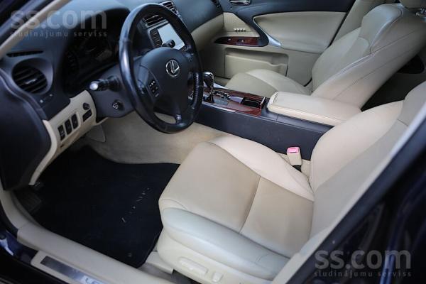 Blue Lexus IS 2008 in Tukums, with an engine capacity of 2.50 L and mileage of 257 thousand km for 3900 €, photo 9 on AUTOMOTO.COM.LV