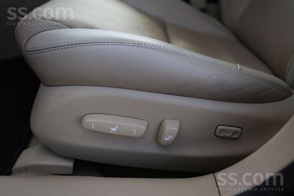 Blue Lexus IS 2008 in Tukums, with an engine capacity of 2.50 L and mileage of 257 thousand km for 3900 €, photo 10 on AUTOMOTO.COM.LV