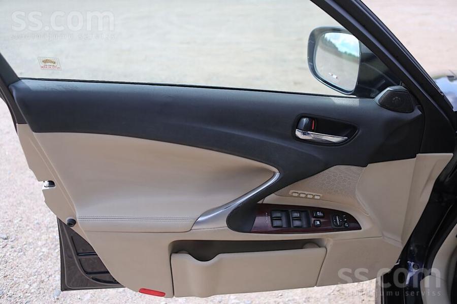Blue Lexus IS 2008 in Tukums, with an engine capacity of 2.50 L and mileage of 257 thousand km for 3900 €, photo 11 on AUTOMOTO.COM.LV
