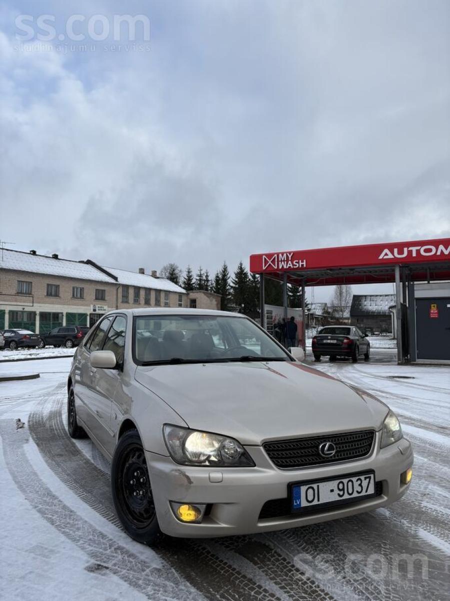 Brown Lexus IS 2005 in Daugavpils, with an engine capacity of 2.00 L and mileage of 165 thousand km for 2700 €, photo 1 on AUTOMOTO.COM.LV
