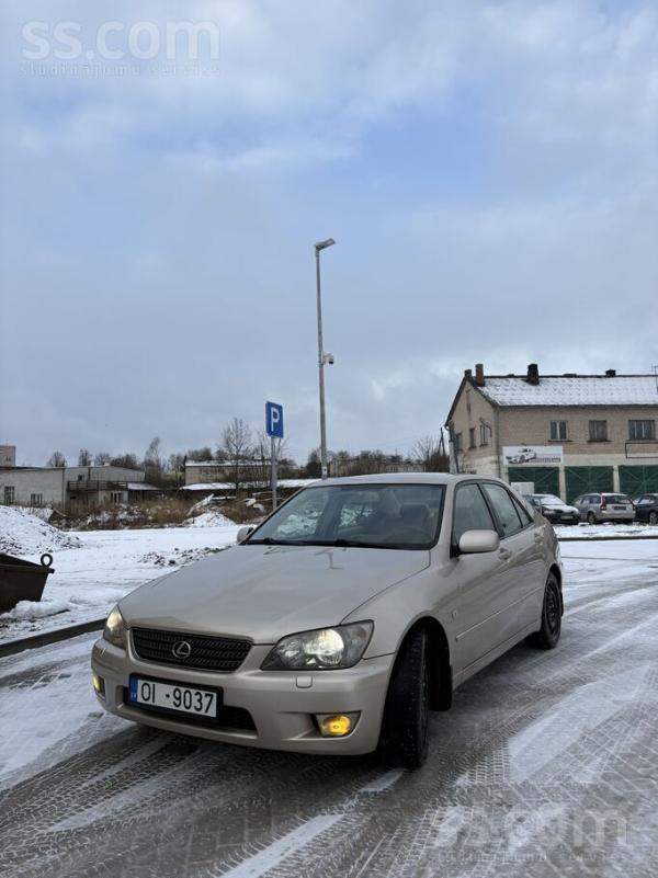 Brown Lexus IS 2005 in Daugavpils, with an engine capacity of 2.00 L and mileage of 165 thousand km for 2700 €, photo 2 on AUTOMOTO.COM.LV