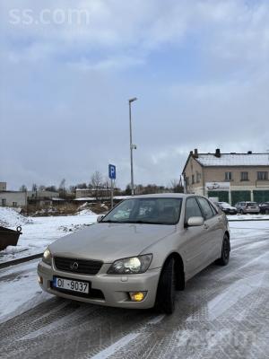 Brown Lexus IS 2005 in Daugavpils, with an engine capacity of 2.00 L and mileage of 165 thousand km for 2700 €, photo 2 on AUTOMOTO.COM.LV