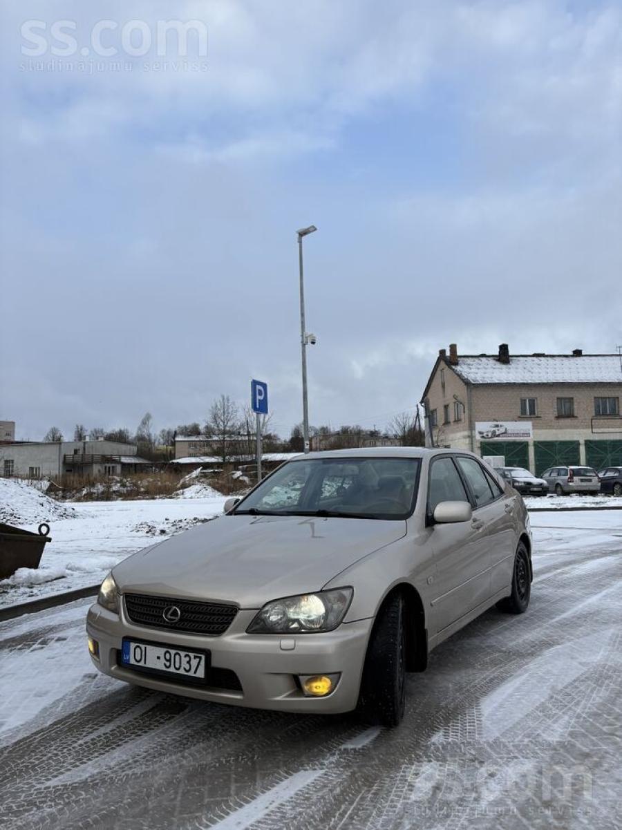 Brown Lexus IS 2005 in Daugavpils, with an engine capacity of 2.00 L and mileage of 165 thousand km for 2700 €, photo 2 on AUTOMOTO.COM.LV