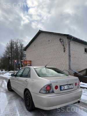 Brown Lexus IS 2005 in Daugavpils, with an engine capacity of 2.00 L and mileage of 165 thousand km for 2700 €, photo 3 on AUTOMOTO.COM.LV