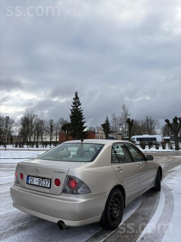 Brown Lexus IS 2005 in Daugavpils, with an engine capacity of 2.00 L and mileage of 165 thousand km for 2700 €, photo 4 on AUTOMOTO.COM.LV