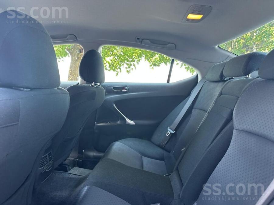 Brown Lexus IS 2006 in Riga, with an engine capacity of 2.50 L and mileage of 205 thousand km for 2700 €, photo 8 on AUTOMOTO.COM.LV