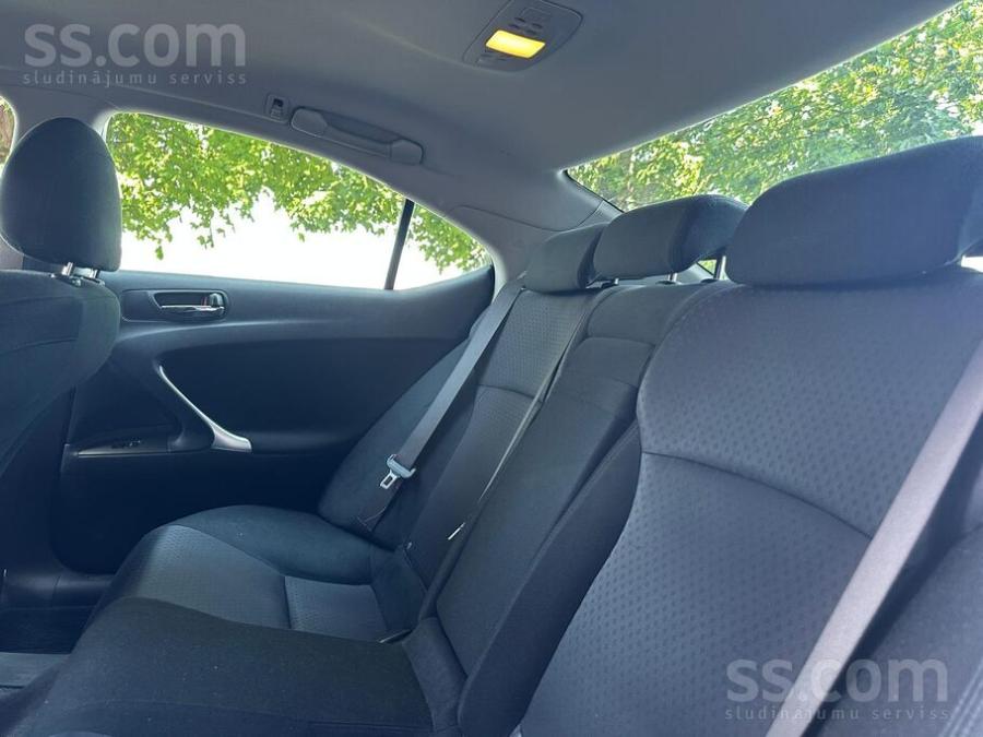 Brown Lexus IS 2006 in Riga, with an engine capacity of 2.50 L and mileage of 205 thousand km for 2700 €, photo 9 on AUTOMOTO.COM.LV