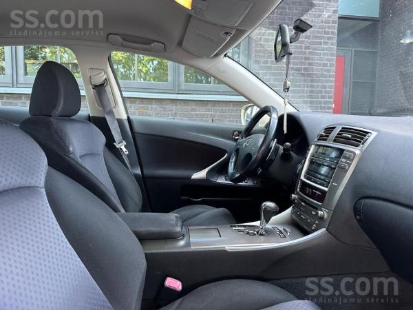 Brown Lexus IS 2006 in Riga, with an engine capacity of 2.50 L and mileage of 205 thousand km for 2700 €, photo 10 on AUTOMOTO.COM.LV