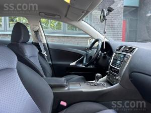 Brown Lexus IS 2006 in Riga, with an engine capacity of 2.50 L and mileage of 205 thousand km for 2700 €, photo 11 on AUTOMOTO.COM.LV