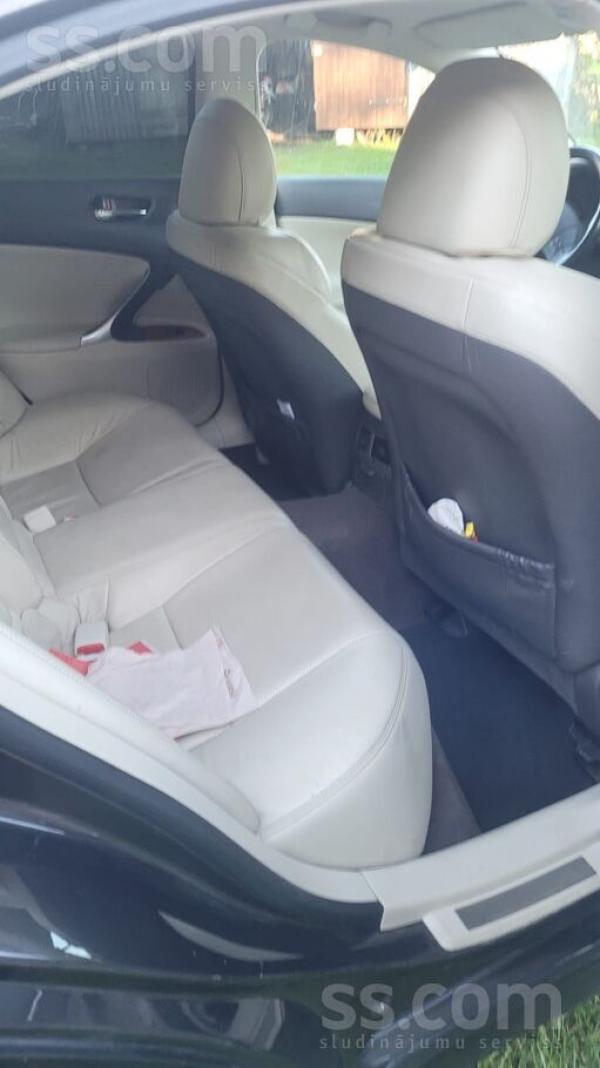 Brown Lexus IS 2008 in Balvi, with an engine capacity of 2.20 L and mileage of 239 thousand km for 4200 €, photo 5 on AUTOMOTO.COM.LV