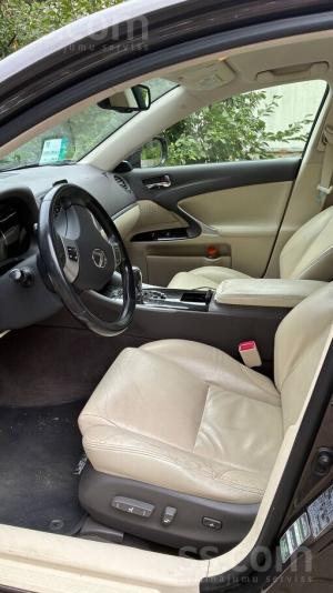 Brown Lexus IS 2011 in Riga, with an engine capacity of 2.50 L and mileage of 243 thousand km for 6700 €, photo 4 on AUTOMOTO.COM.LV