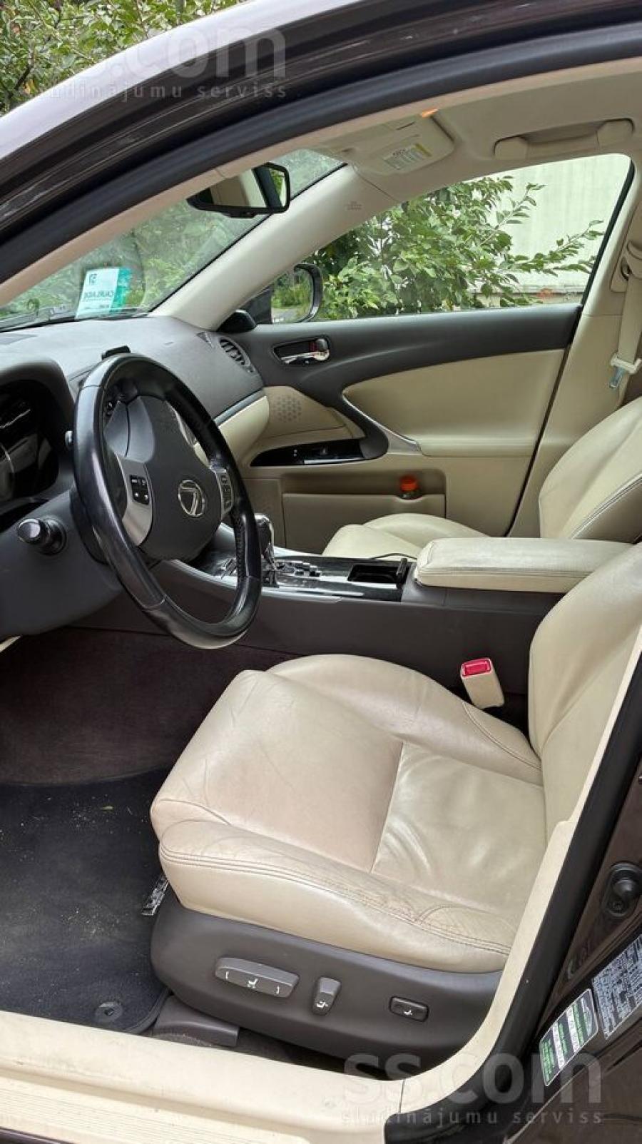 Brown Lexus IS 2011 in Riga, with an engine capacity of 2.50 L and mileage of 243 thousand km for 6700 €, photo 4 on AUTOMOTO.COM.LV