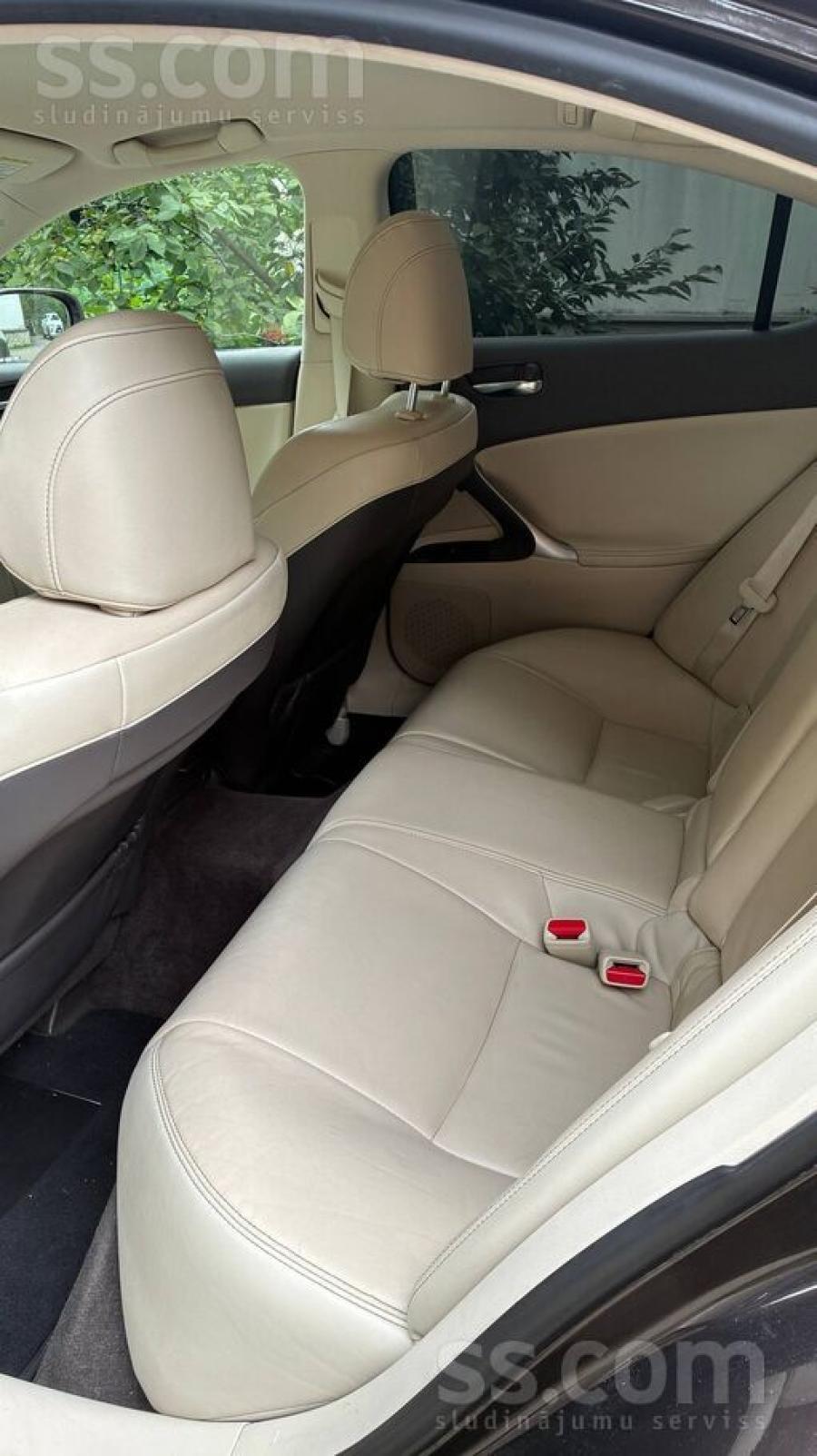 Brown Lexus IS 2011 in Riga, with an engine capacity of 2.50 L and mileage of 243 thousand km for 6700 €, photo 5 on AUTOMOTO.COM.LV