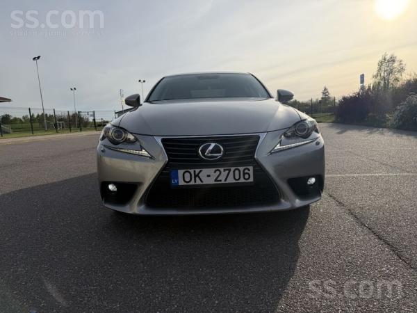 Brown Lexus IS 2015 in Ogre, with an engine capacity of 2.50 L and mileage of 207 thousand km for 13800 €, photo 3 on AUTOMOTO.COM.LV