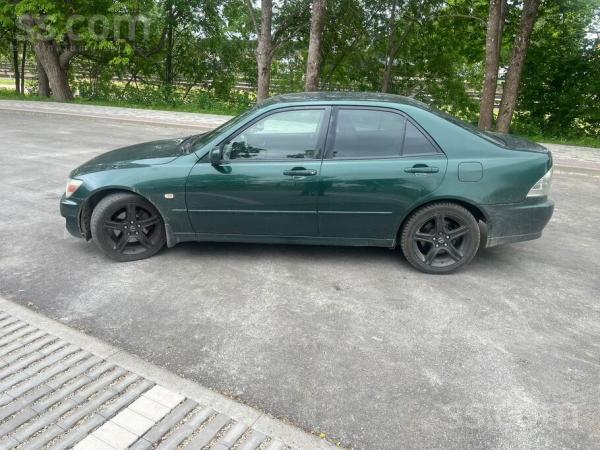 Green Lexus IS 2000 in Cesis, with an engine capacity of 2.00 L and mileage of 0 thousand km for 1400 €, photo 3 on AUTOMOTO.COM.LV