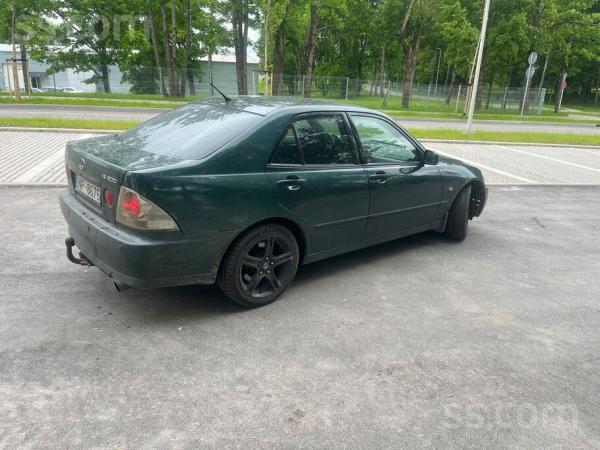 Green Lexus IS 2000 in Cesis, with an engine capacity of 2.00 L and mileage of 0 thousand km for 1400 €, photo 5 on AUTOMOTO.COM.LV
