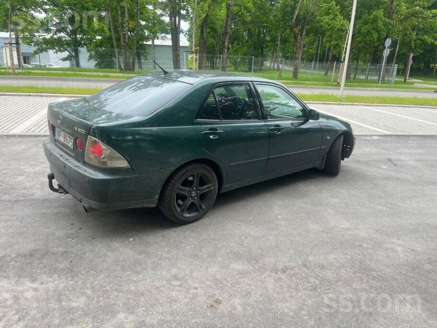 Green Lexus IS 2000 in Cesis, with an engine capacity of 2.00 L and mileage of 0 thousand km for 1400 €, photo 5 on AUTOMOTO.COM.LV