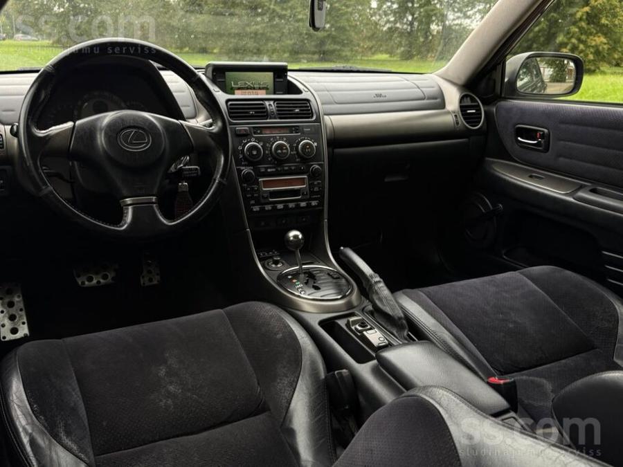 Green Lexus IS 2000 in Riga, with an engine capacity of 2.00 L and mileage of 0 thousand km for 1590 €, photo 10 on AUTOMOTO.COM.LV